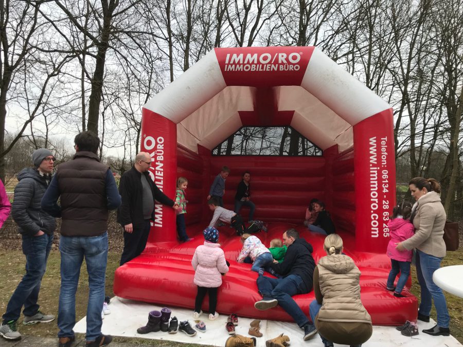 Kostenlose Kinder-Hüpfburg zu mieten in Wiesbaden | SK&K Immoro Immobilien GmbH